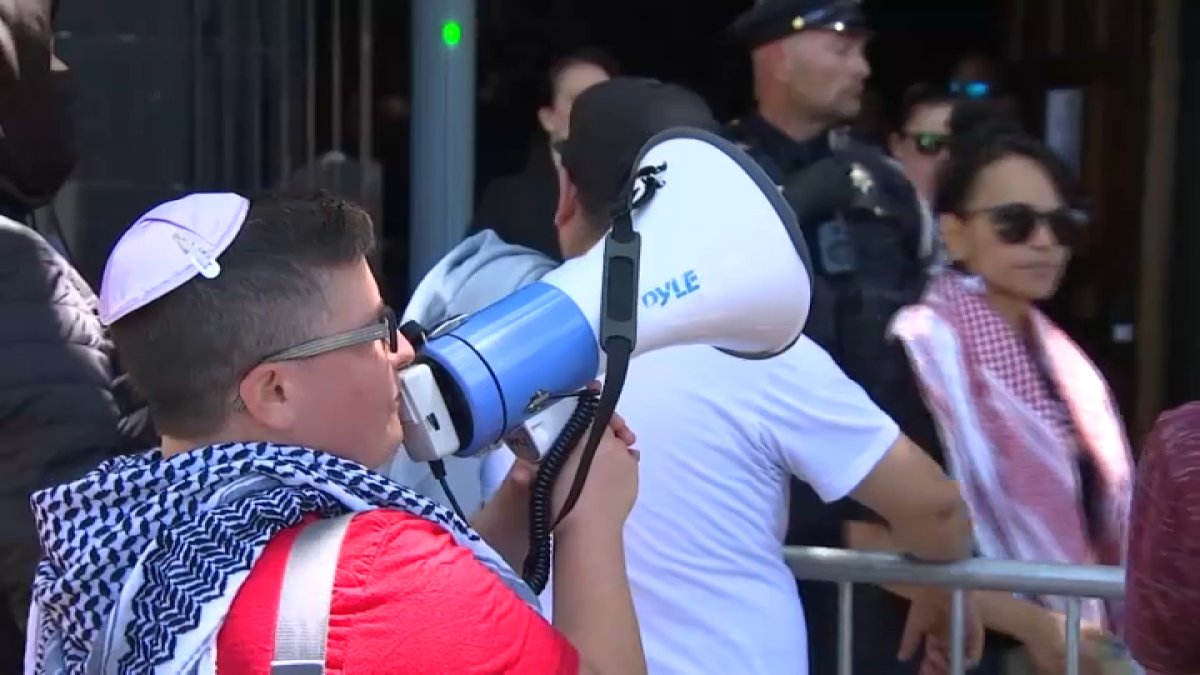 Kamala Harris Bay Area visit: Supporters, pro-Palestinian protesters ...