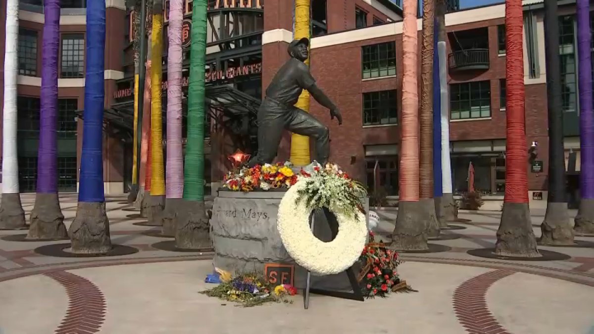 Fans come together at Willie Mays’ statue to remember baseball legend ...