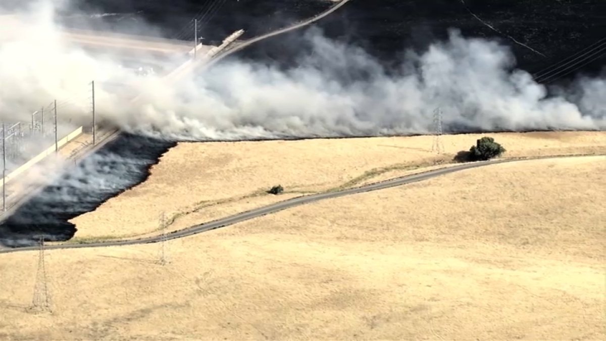 Brush fire near Altamont Pass – NBC Bay Area