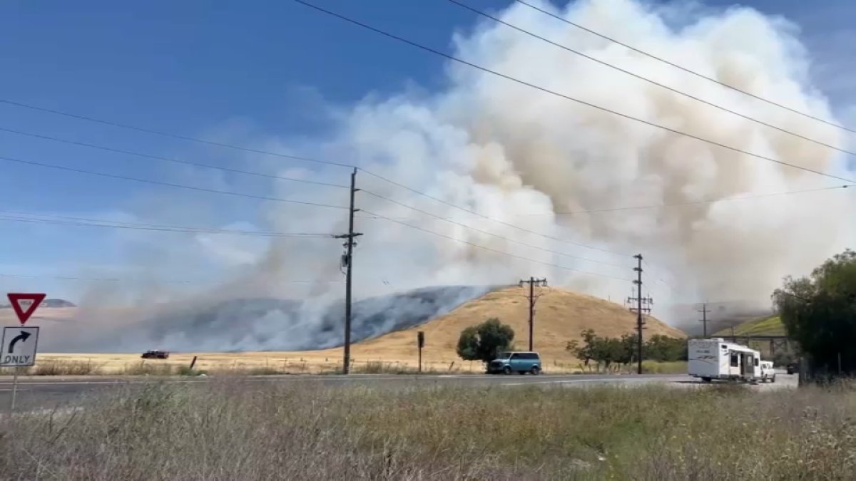 Brush fire in Livermore shuts down lanes of I-580 – NBC Bay Area