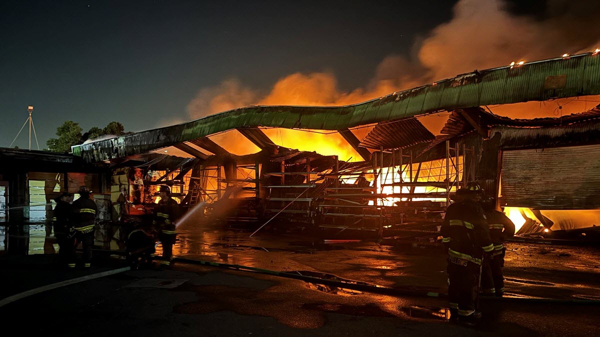 3-alarm fire rips through Oakland roofing supply warehouse – NBC Bay Area