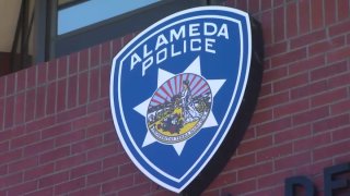 Alerta ante desafío sobre patear puertas de casas en Alameda ...