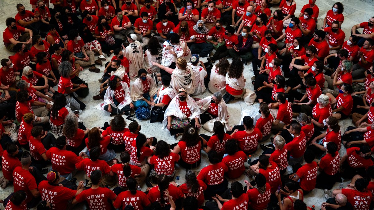 Demonstrators stage mass protest against Netanyahu visit – NBC Bay Area