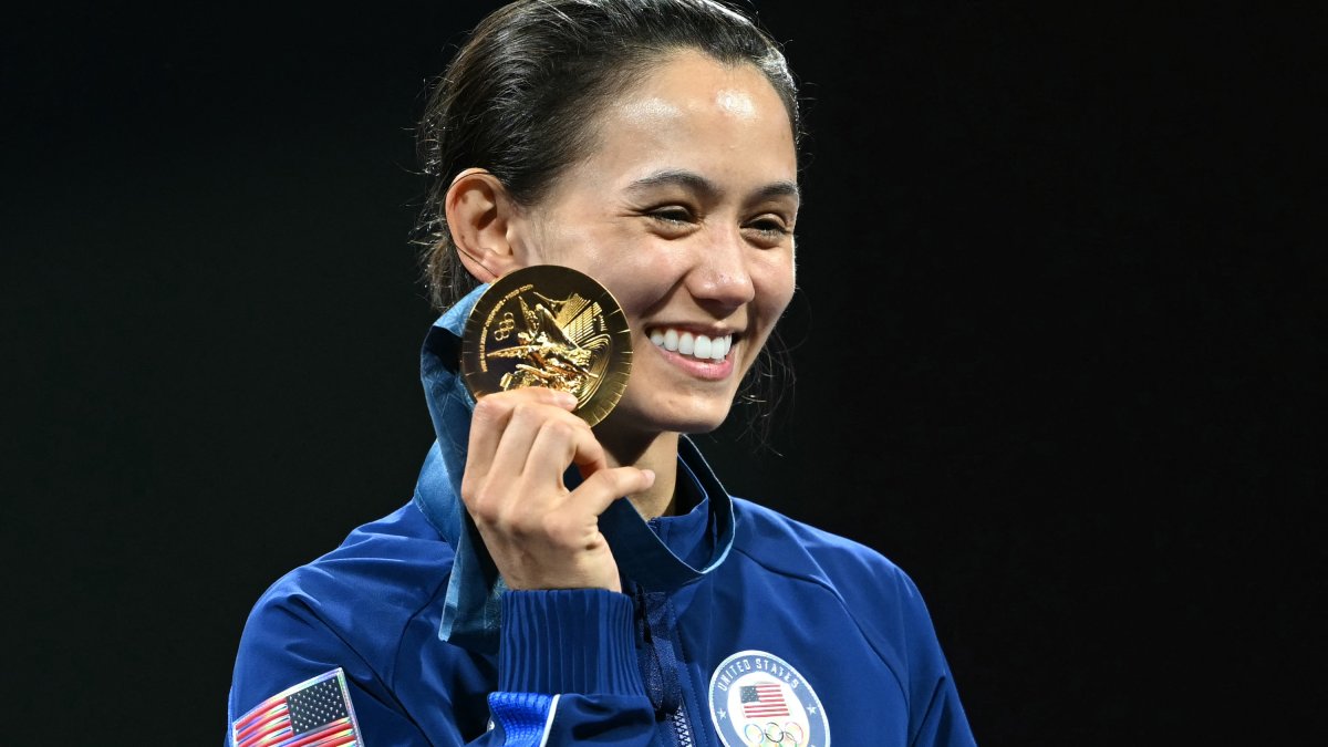 Lee Kiefer defends title, wins gold in individual foil at Paris ...