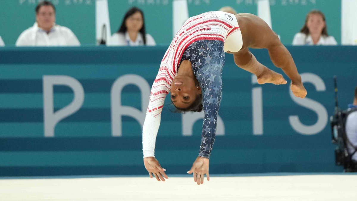 HIGHLIGHTS: Simone Biles wows in her floor routine in team competition ...