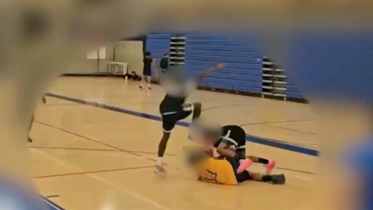Teen hurt during youth basketball game in Alameda when player stomps on ...