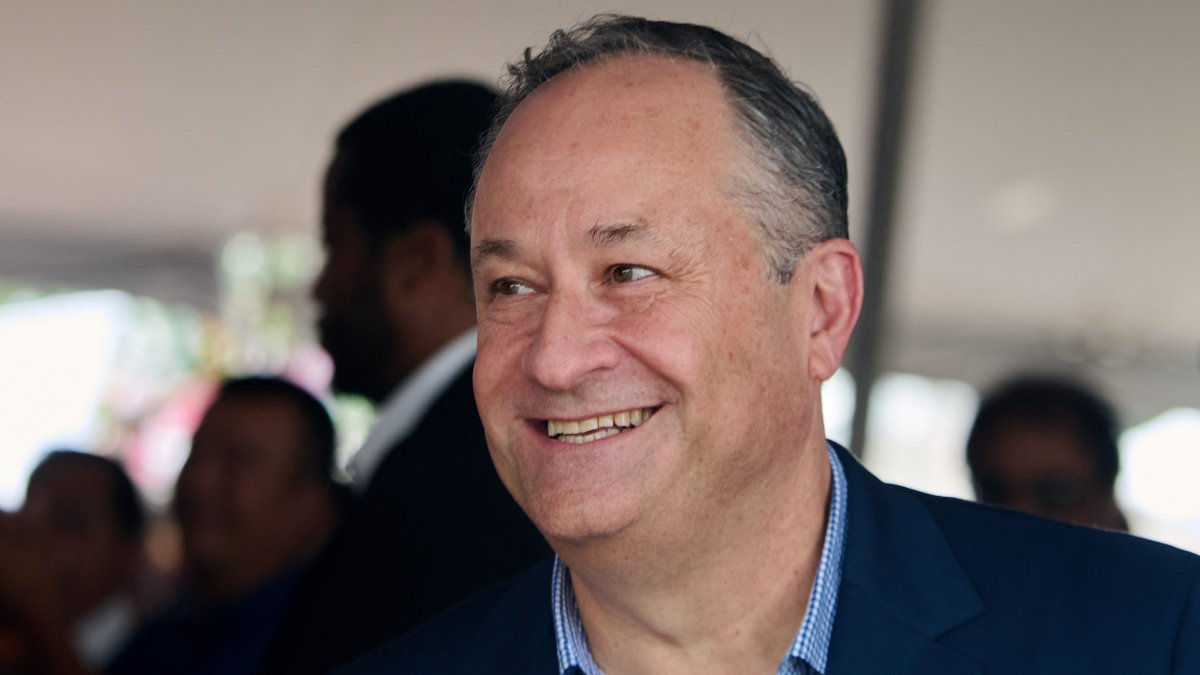 Doug Emhoff Makes Campaign Stop In Menlo Park Nbc Bay Area