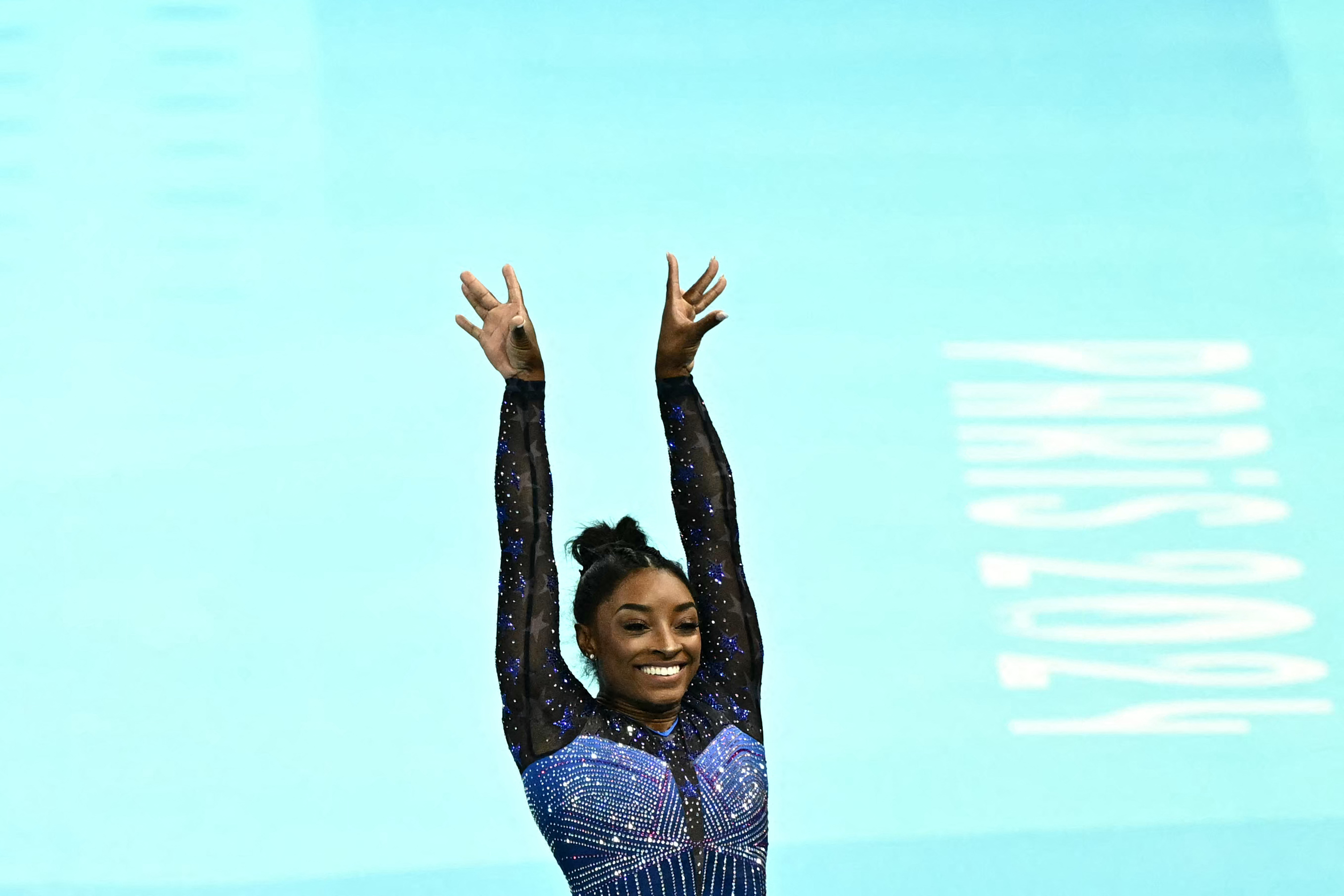 Simone Biles and Sunni lead competition in all-around vault final – NBC ...