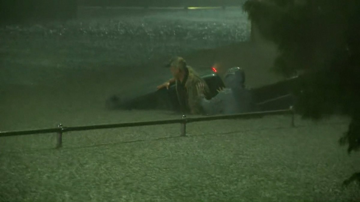 Good Samaritan rescues man from submerged truck in New Orleans on live ...