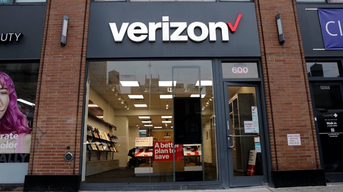 Verizon users report cell service outages in several US cities – NBC ...