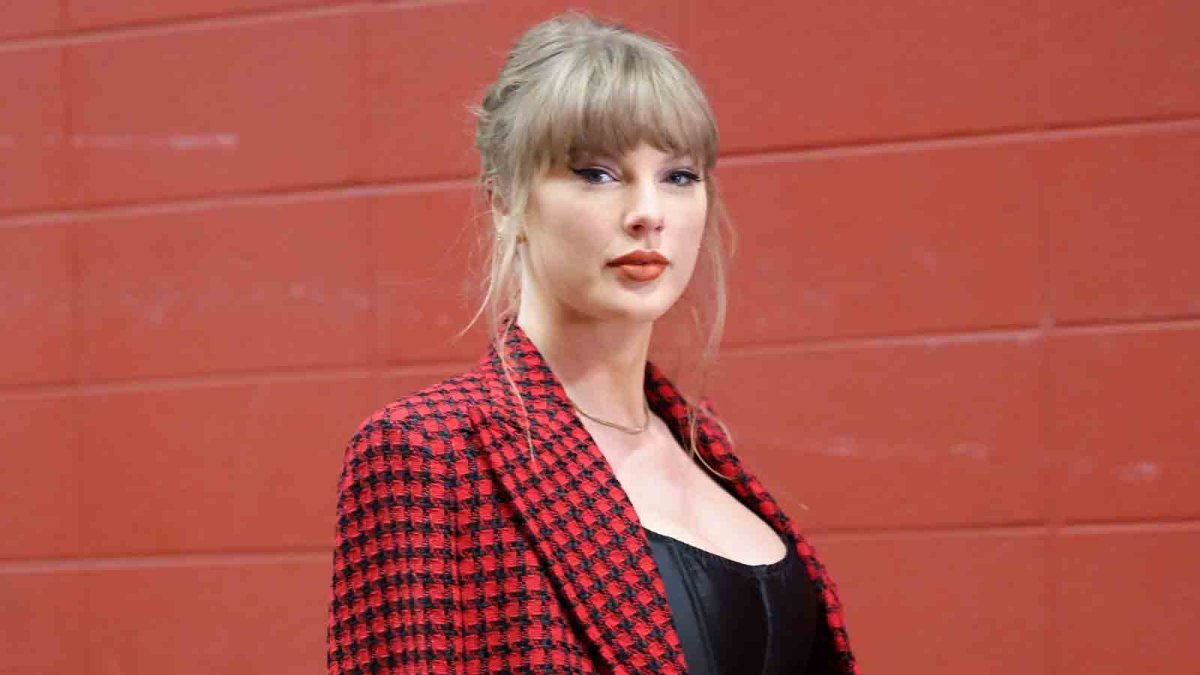 Taylor Swift politely corrects security guard at Chiefs game – NBC Bay Area