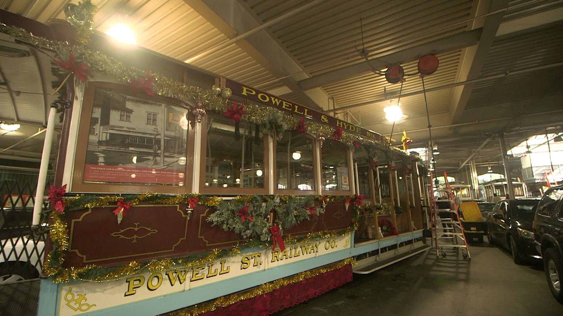 San Francisco cable cars holiday decorations – NBC Bay Area