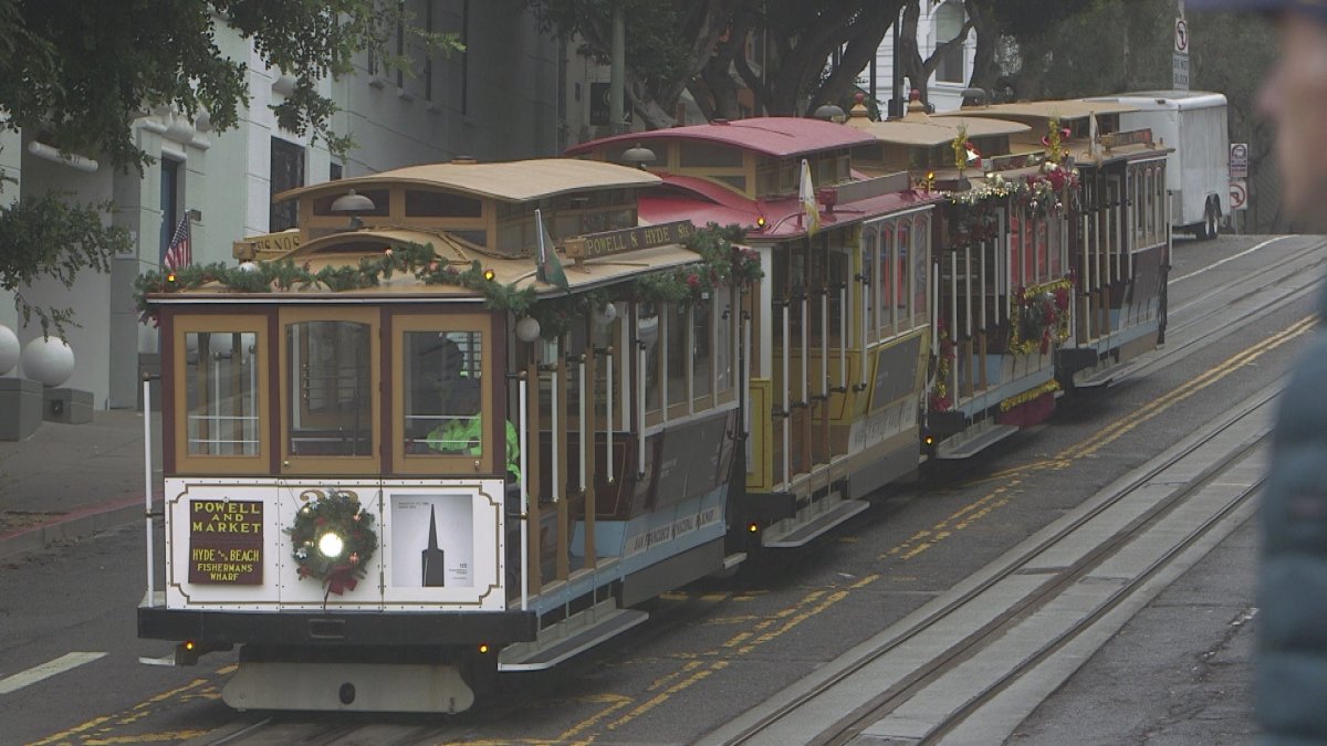 San Francisco cable cars holiday decorations – NBC Bay Area