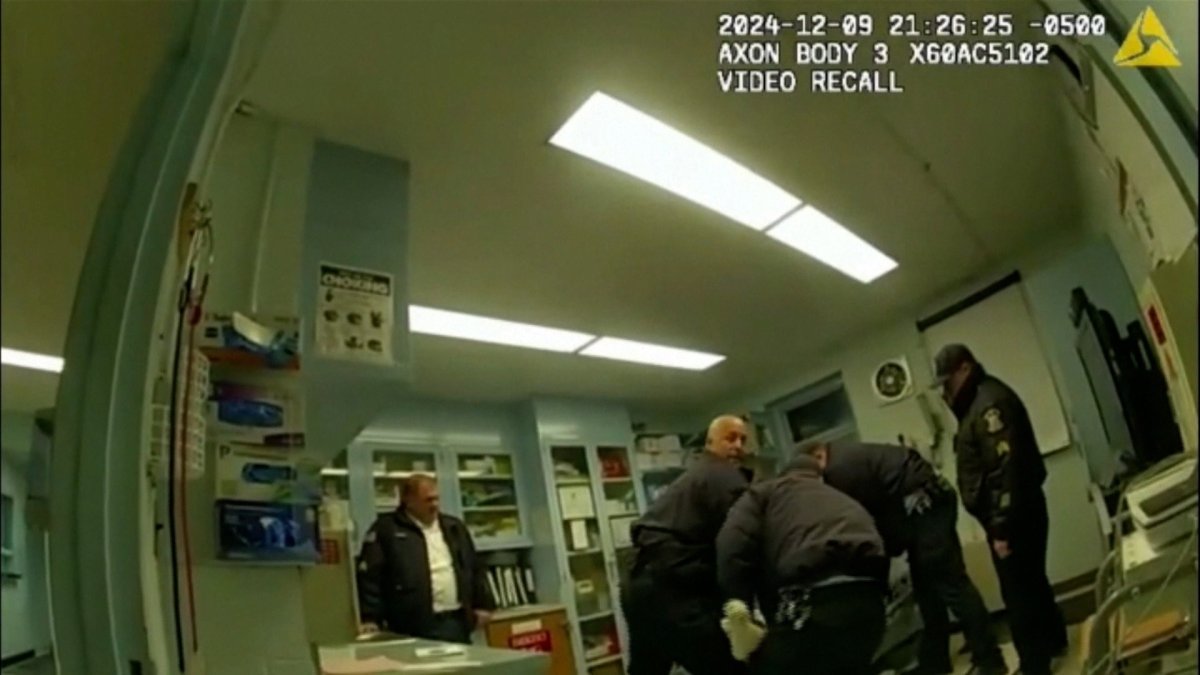 Bodycam footage shows New York officers beating handcuffed prisoner ...