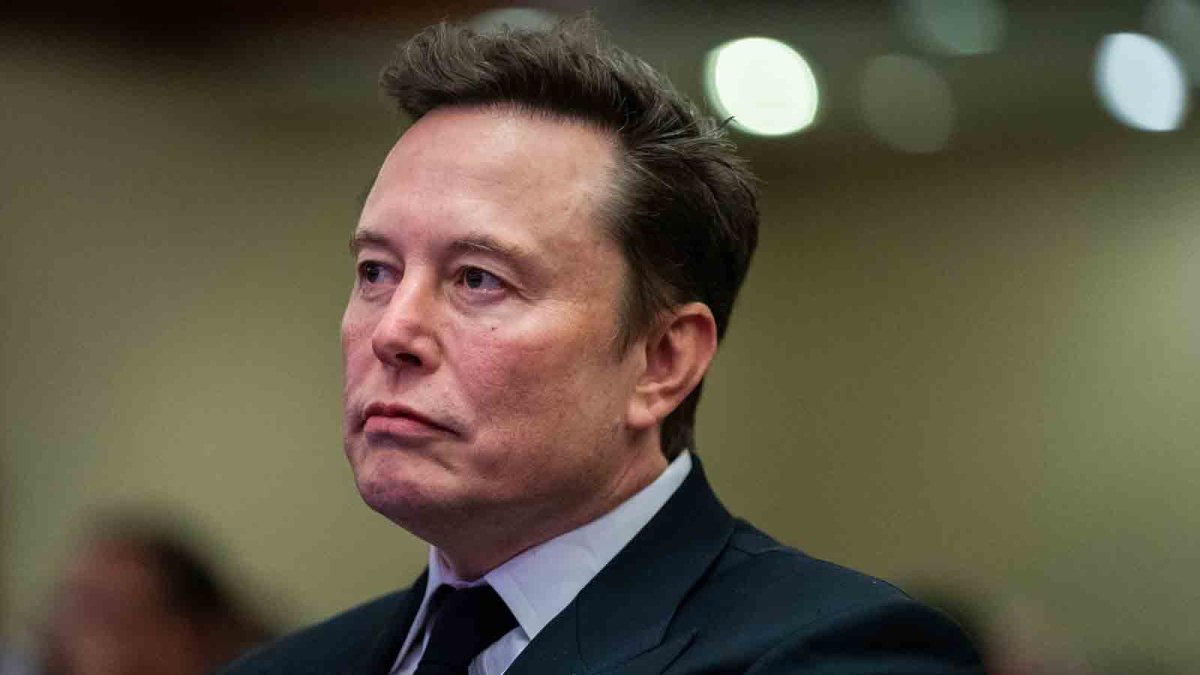 Elon Musk becomes first person to surpass $400B net worth, according to ...