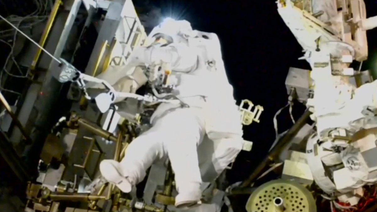 Nasas Stuck Astronaut Steps Out On Spacewalk Nbc Bay Area