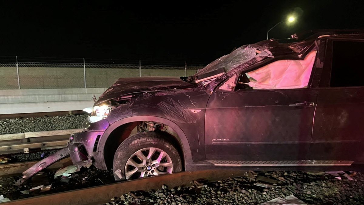 1 dead after vehicle crashes onto BART tracks in East Bay – NBC Bay Area