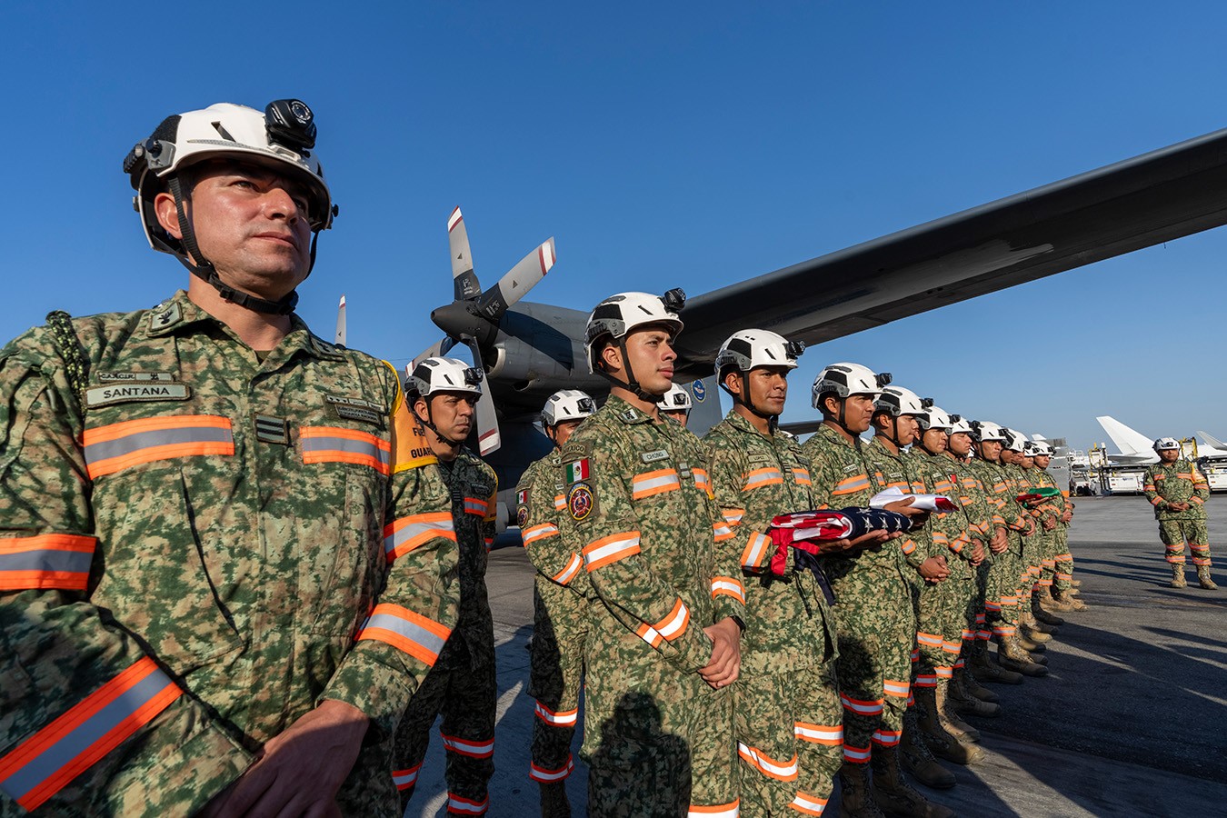 Mexican firefighters fly into LAX to help fight Los Angeles wildfires ...