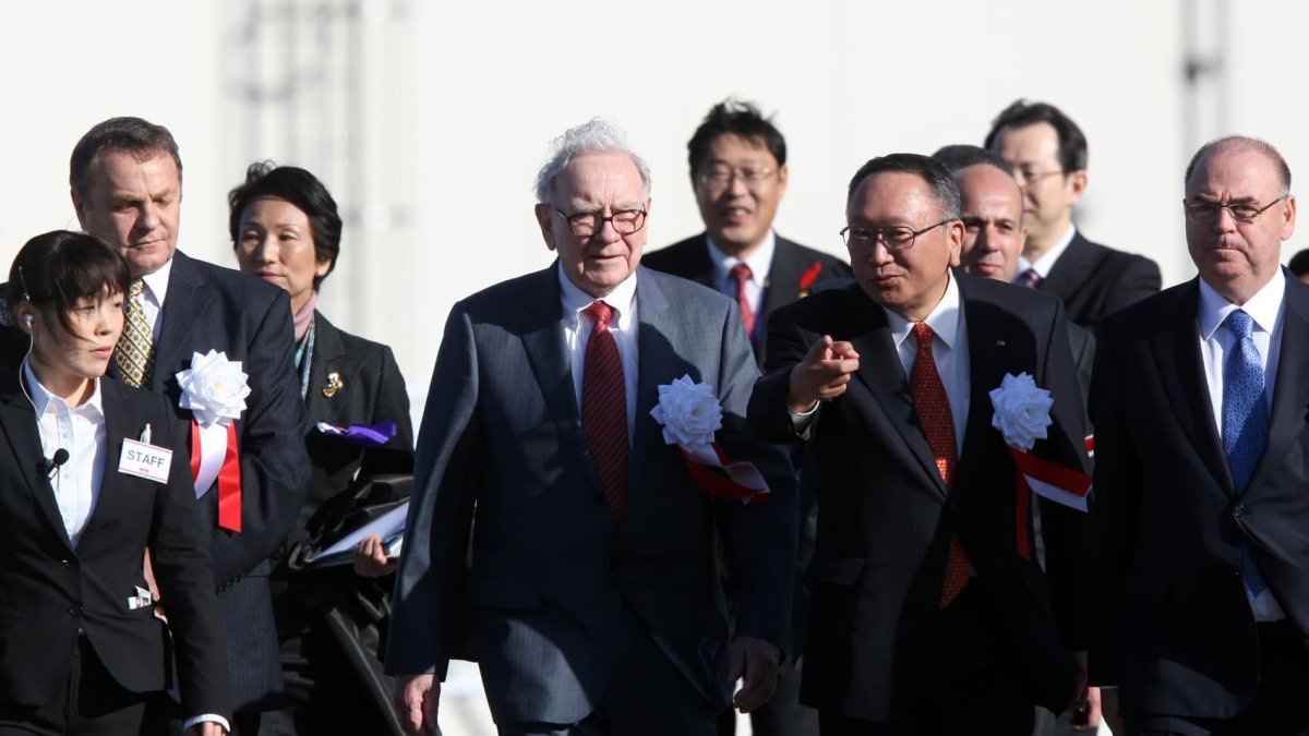 Buffett says Berkshire will continue to increase investment in Japan ...