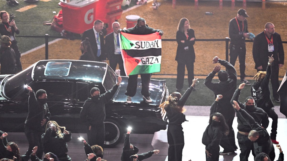 Super Bowl halftime show dancer displays Palestinian flag during ...