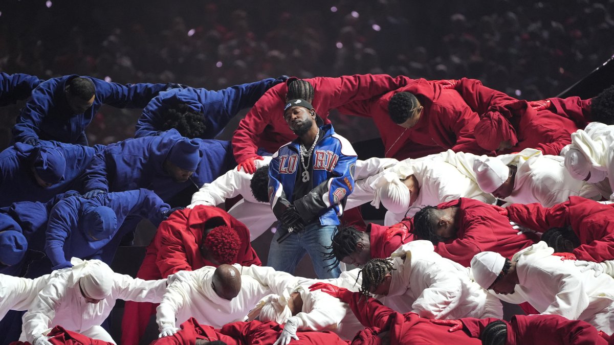 Kendrick Lamar raps ‘Not Like Us’ in Super Bowl halftime show – NBC Bay ...