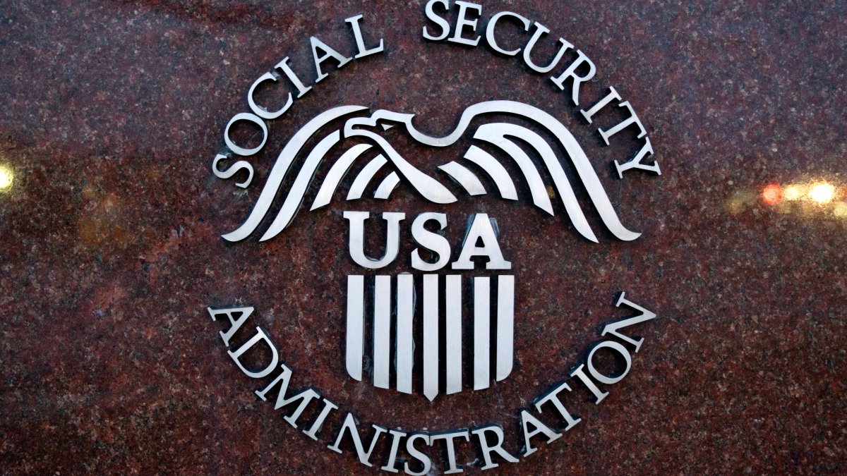 Social Security chief backs down on threat to shut down agency after ...