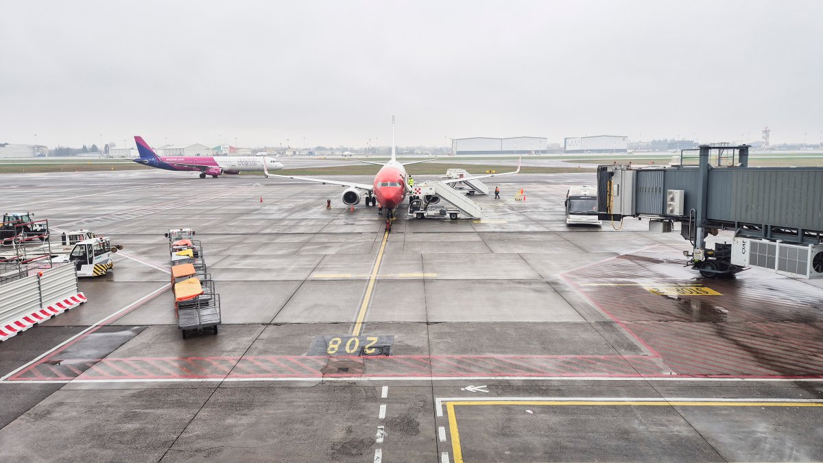 Person dies after getting sucked into jet engine at Bergamo airport ...