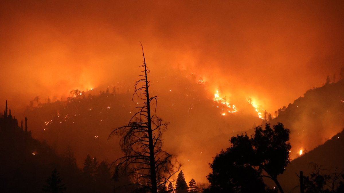 Pickett Fire 90% contained, holding steady at just over 6,800 acres ...