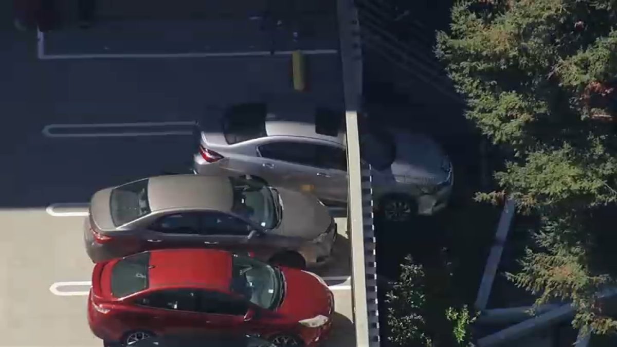 Vehicle hanging over edge of Berkeley parking structure – NBC Bay Area