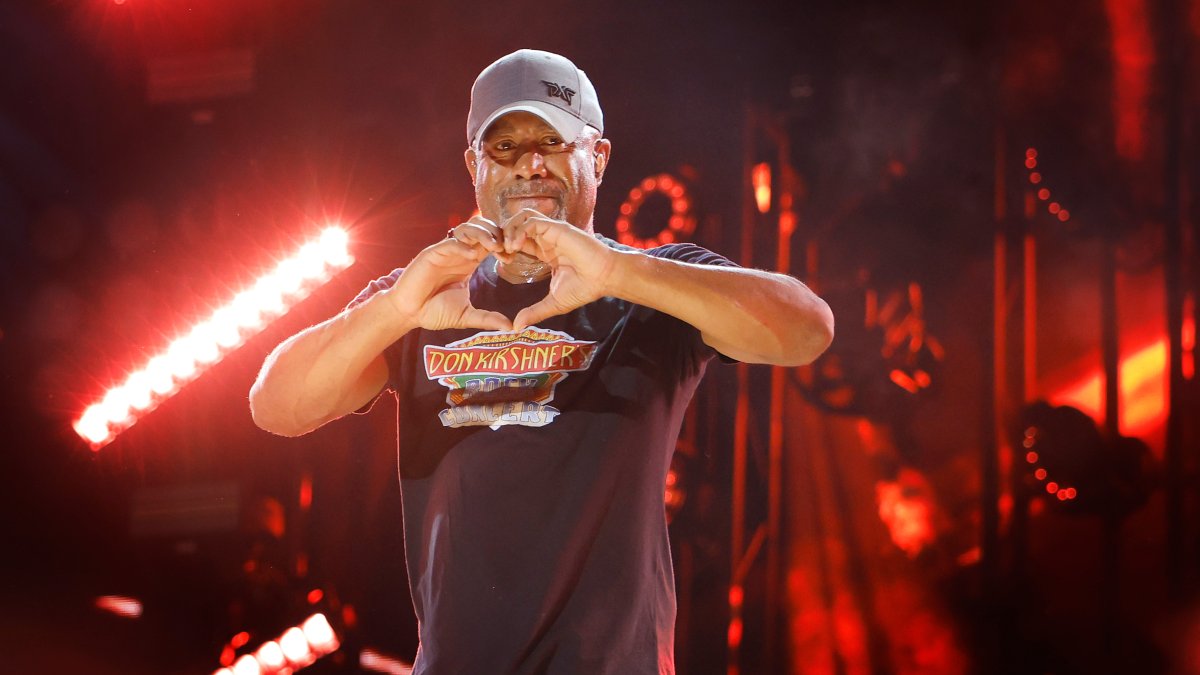 Darius Rucker announces engagement to Emily Deahl 1 month after going ...