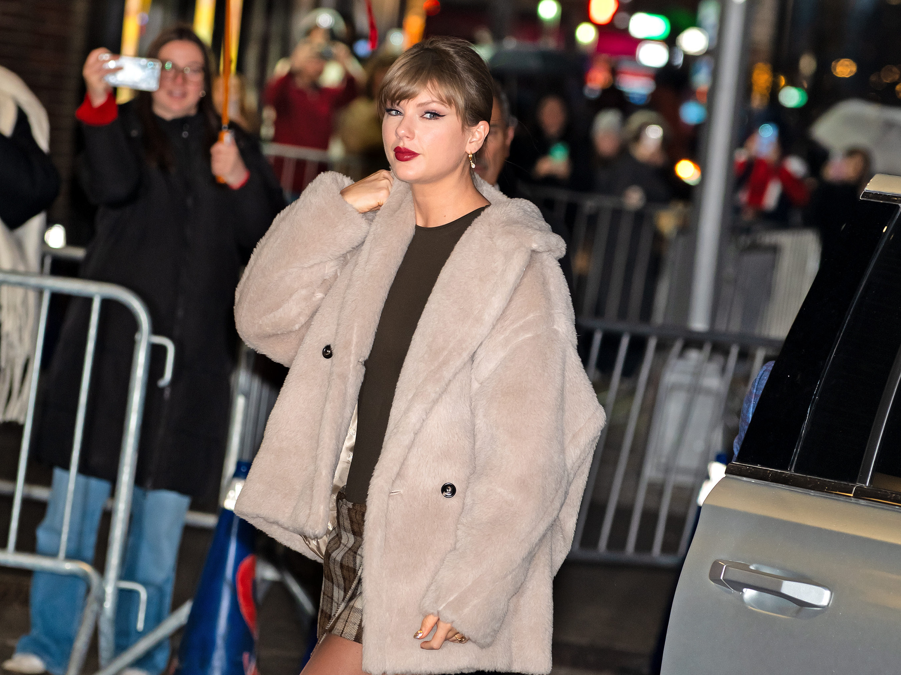 Taylor Swift gives more than $2 million to charities in holiday ...