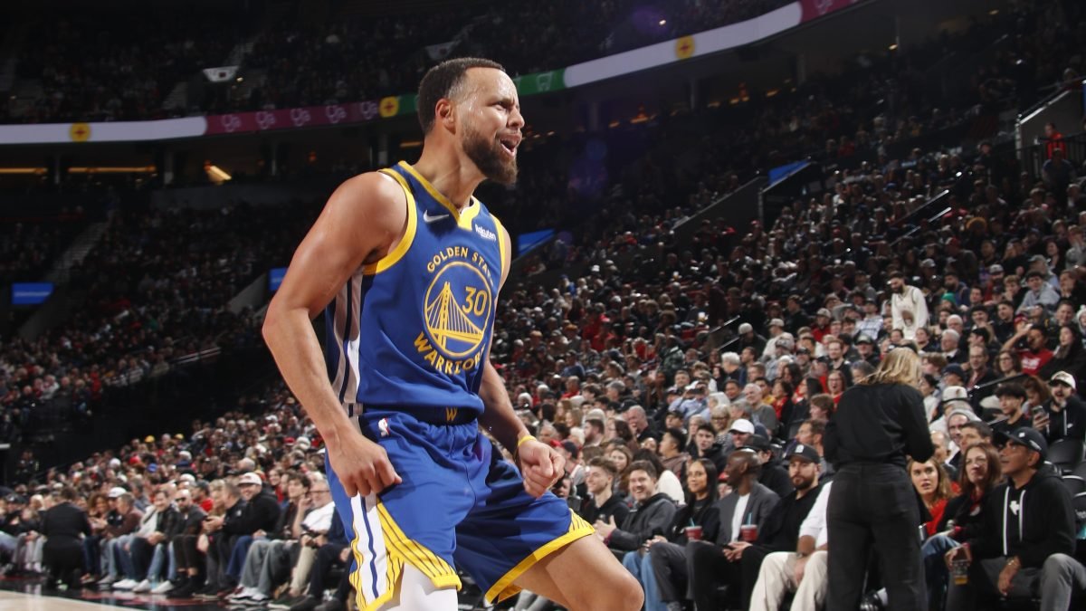 Steph Curry’s 40-piece vs. Blazers breaks Michael Jordan tie – NBC Bay Area