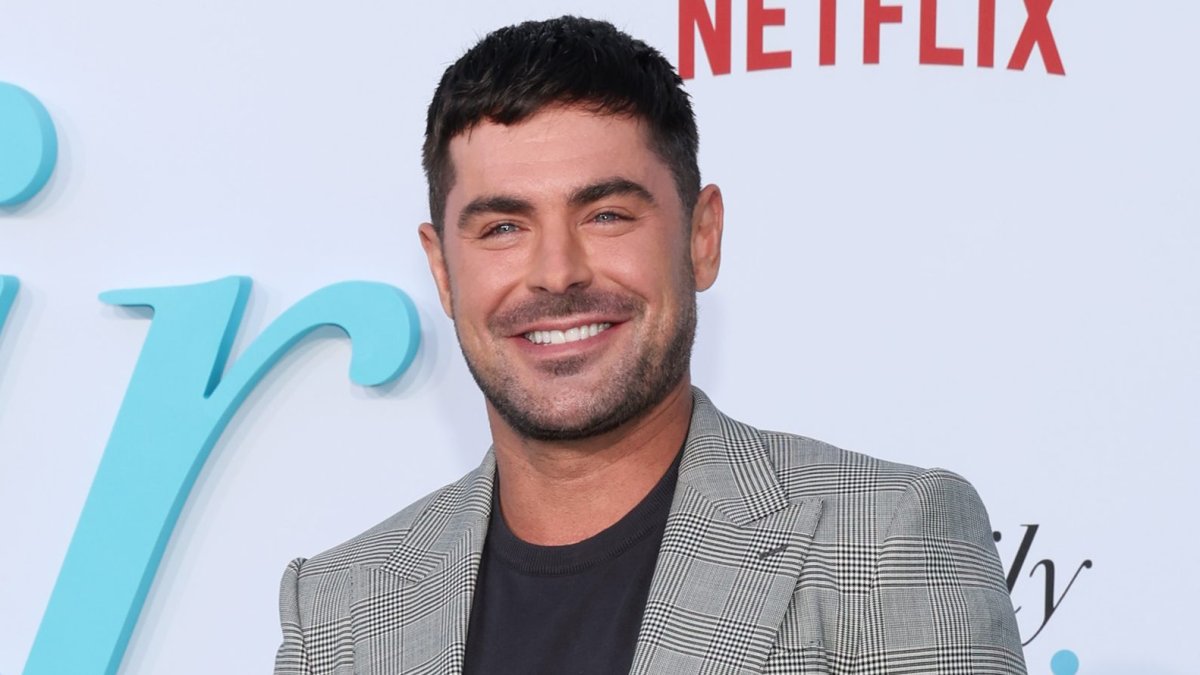 Zac Efron makes rare public appearance at Patriots-Texans game – NBC ...