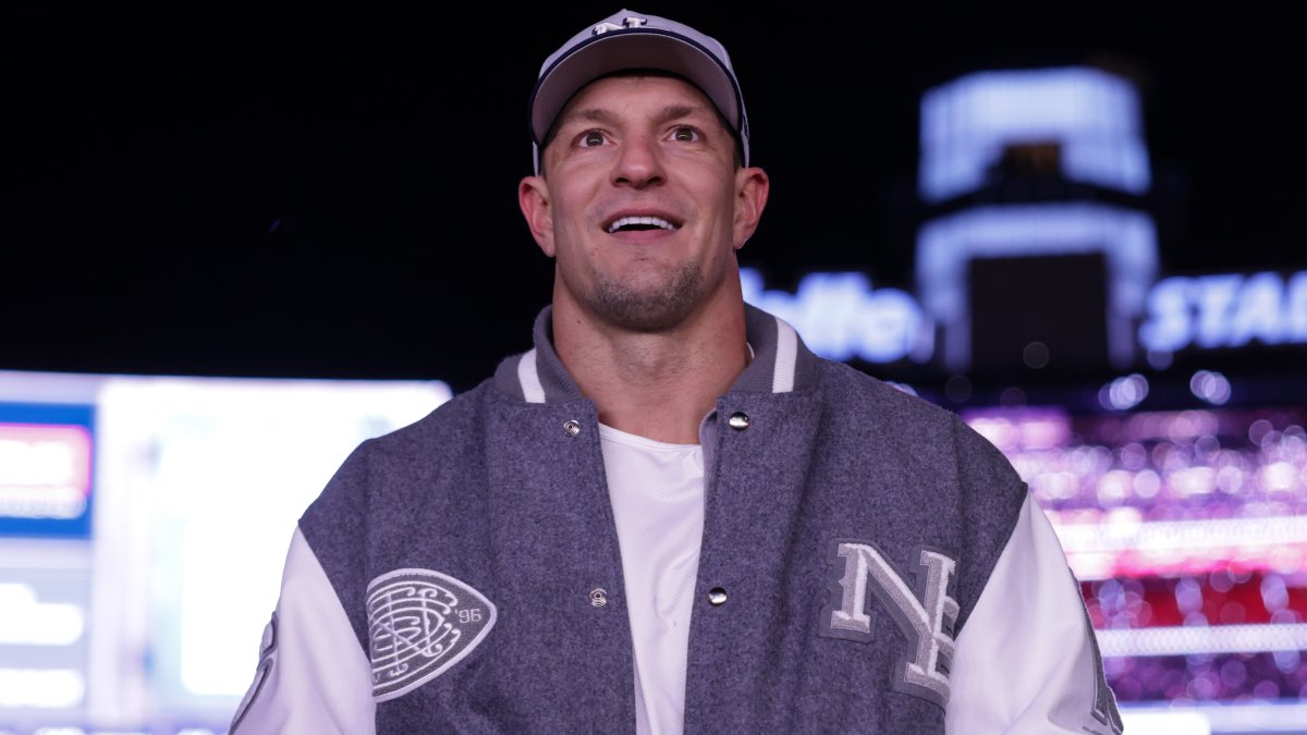 Rob Gronkowski relaxes his ‘tight end’ for prostate cancer screening ...