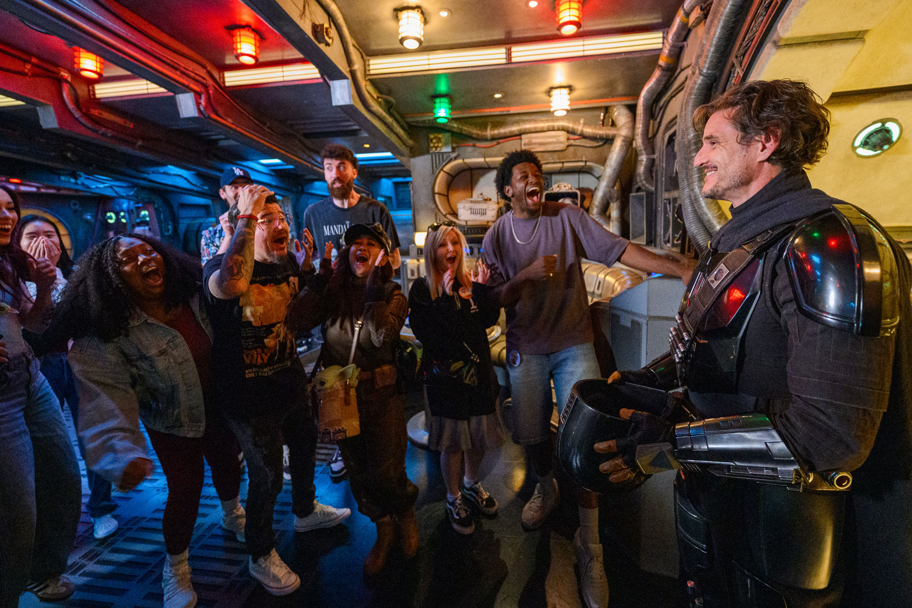 Pedro Pascal surprises fans at Disneyland in Mandalorian costume – NBC ...