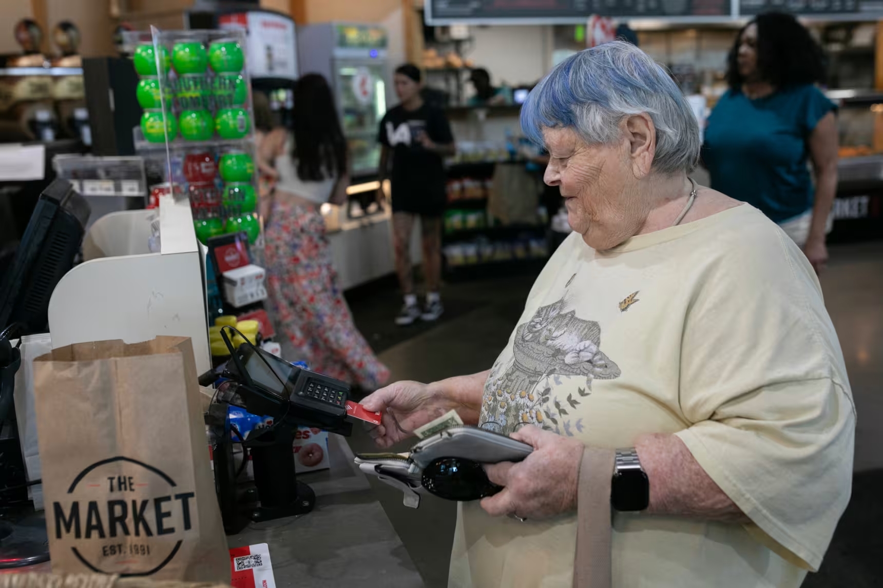How high-end credit card perks are hurting cash shoppers – NBC Bay Area