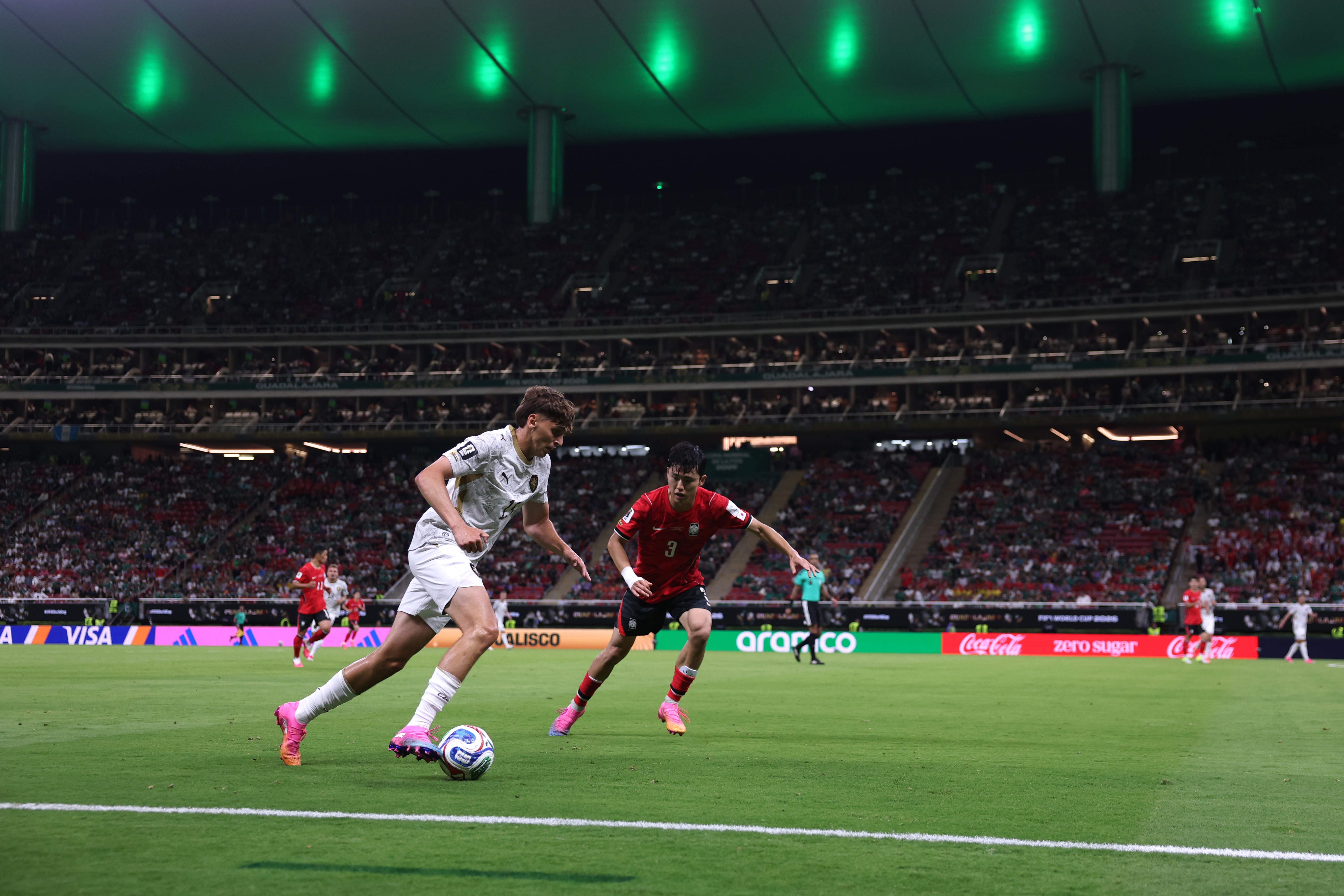 Empty seats on World Cup’s opening day renew ticket price concerns ...