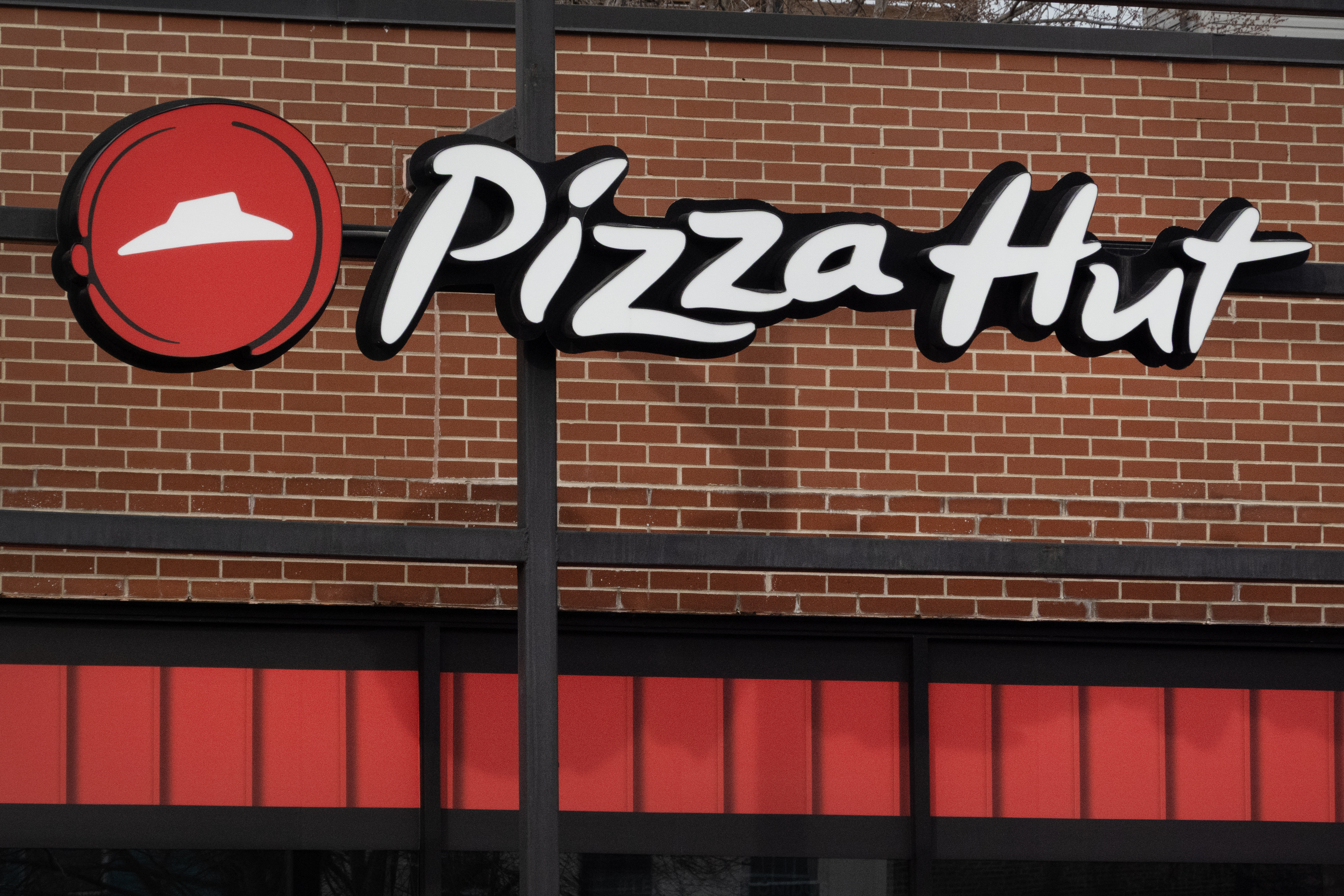 Struggling Pizza Hut restaurant chain to be sold for $2.7 billion – NBC ...